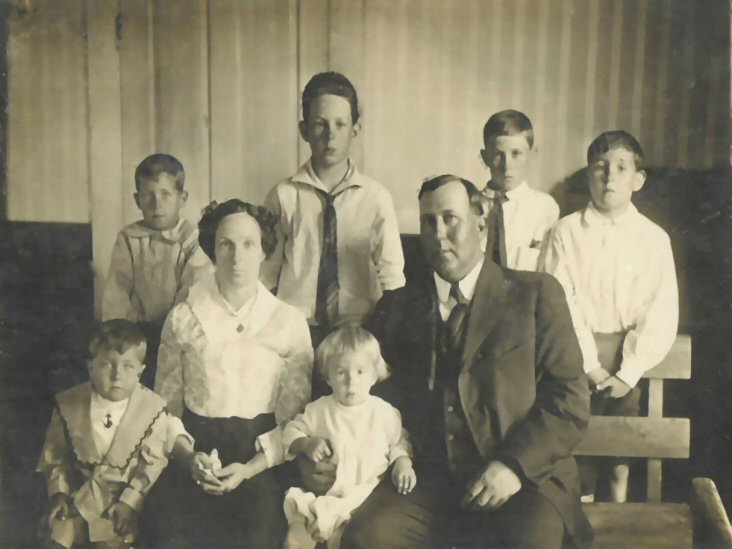 Photos: George Washington BRANTLEY family 1918